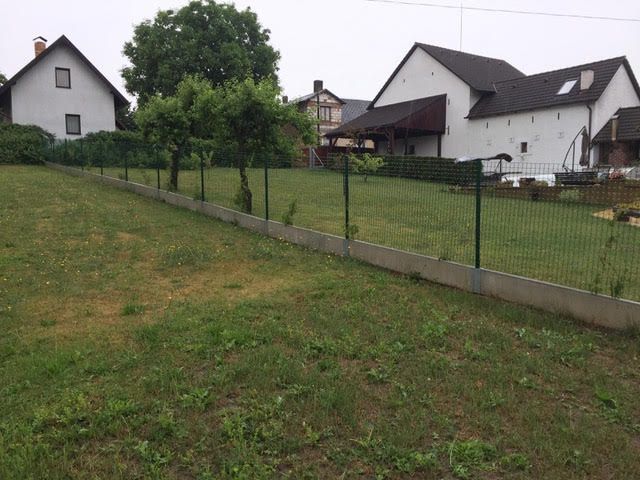 Firma Ploty Kodl, s.r.o. použila svařované čtvercové oplocení kolem ...