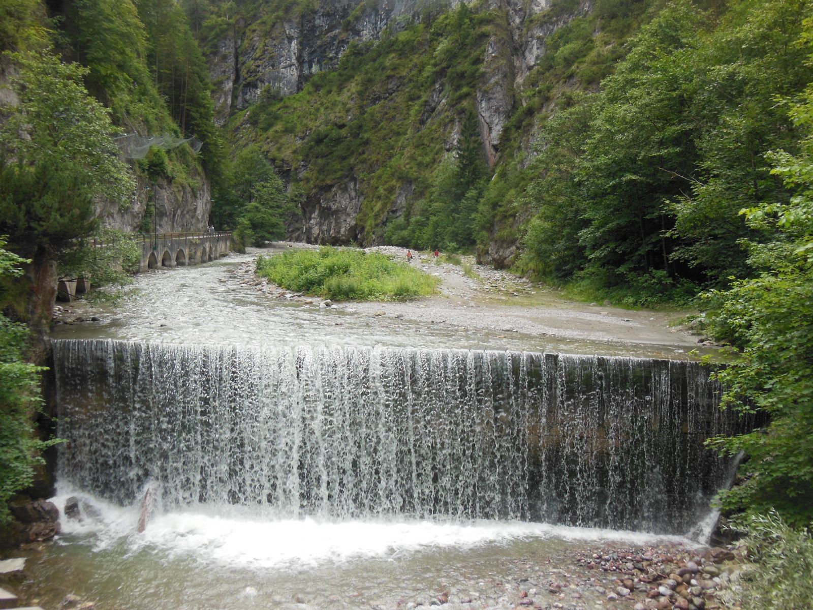 Strážníci a zaměstnanci městské policie obdrželi ocenění za věrnost ...