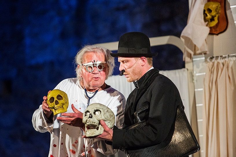 Sherlock Holmes bude po sedm večerů pátrat U Zvonu. | BLOG - Plzeň