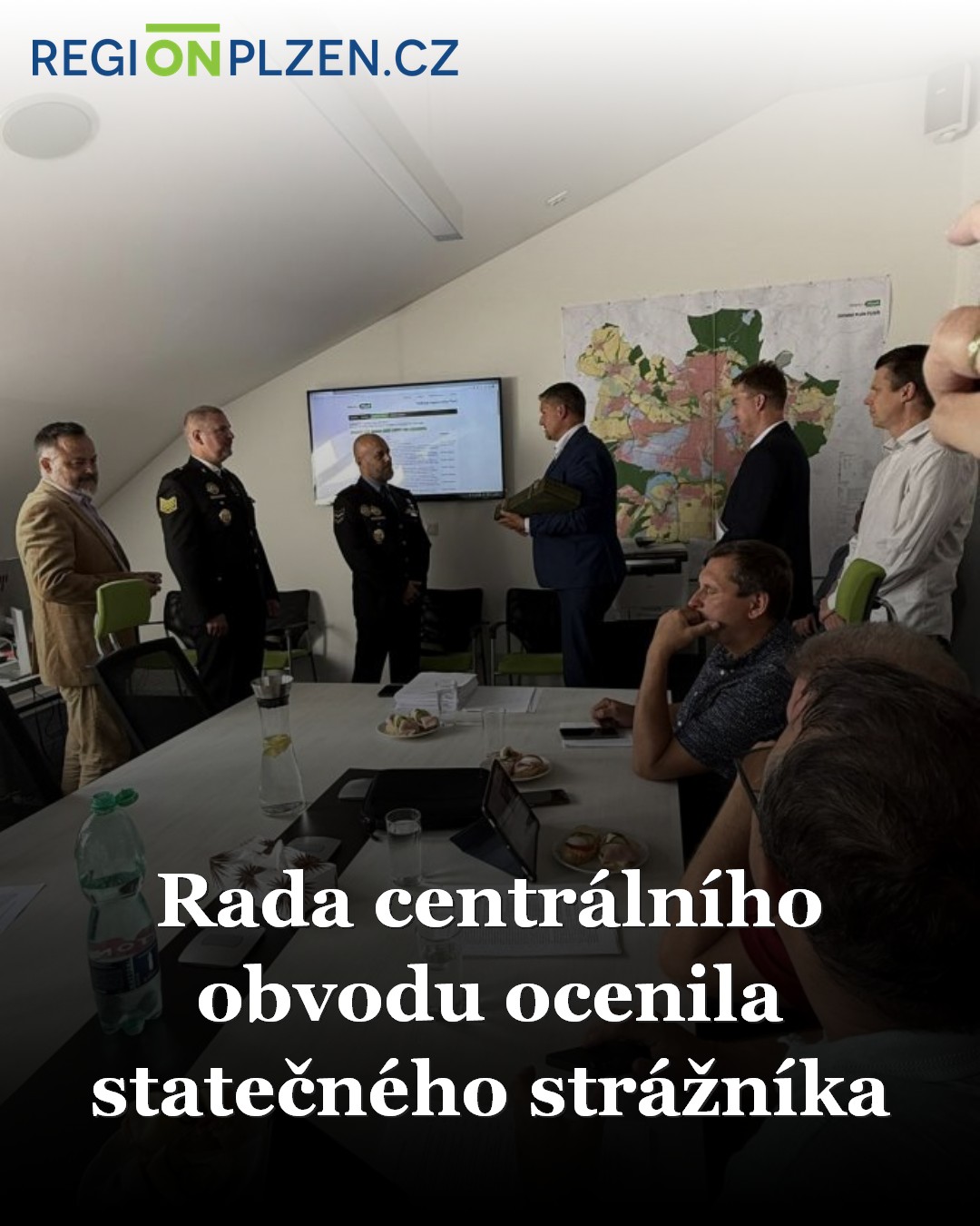 Rada centrálního obvodu ocenila statečného strážníka / BLOG - Plzeňský ...